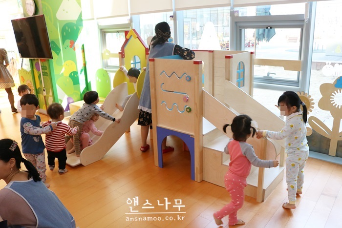 어린이집실내미끄럼틀유치원원목미끄럼틀원목미끄럼틀자작나무미끄럼틀유아미끄럼틀실내놀이터예쁜미끄럼틀어린이집거실놀이터키즈카페